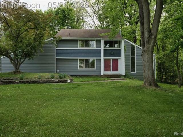 25201 Briarwyke Dr, Farmington Hills, MI 48336
