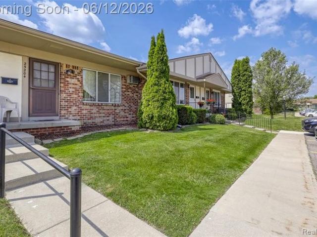 25204 Franklin Ter, South Lyon, MI 48178
