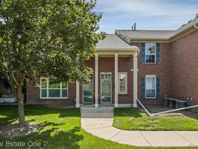 25209 Chesapeake Cir, Commerce Township, MI 48390