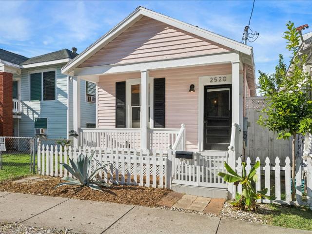 2520 Avenue L, Galveston, TX 77550 | MLS #66494 | Compass