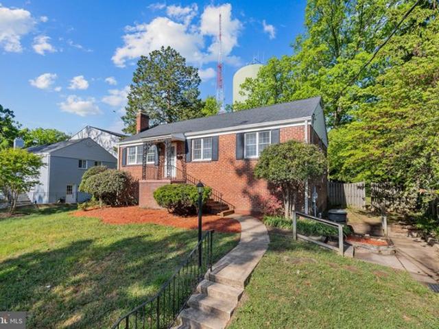 2520 Buckelew Dr, Falls Church, VA 22046