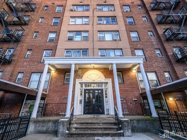 2520 John F Kennedy Blvd, Jersey City, NJ 07304