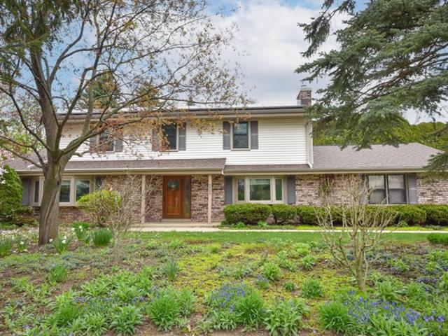 2520 W Margaretta Ct, Glendale, WI 53209