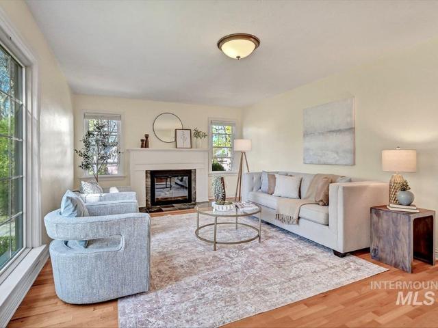 2520 W Pleasanton Ave