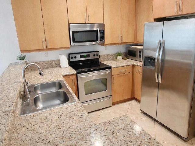 2521 NW 31st Ct, Unit 2521, Oakland Park, FL 33309 | MLS #F10556 | Compass