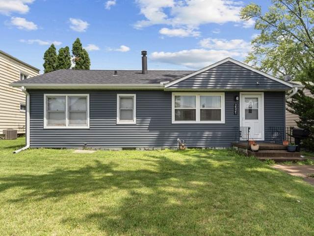 2521 N Division St, Davenport, IA 52804