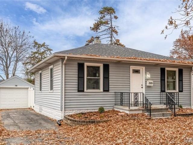2521 Adams St, Granite City, IL 62040