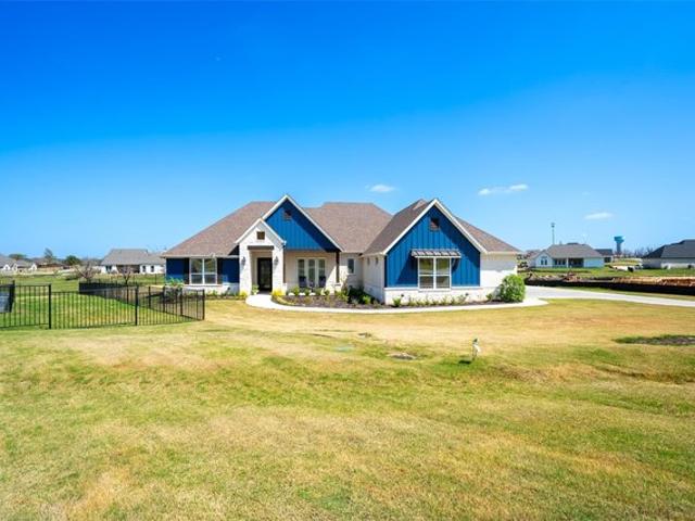 2521 Birchwood Dr, Granbury, TX 76049