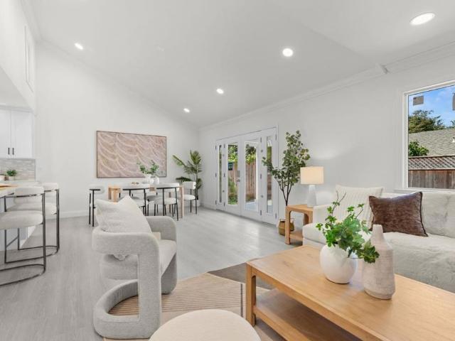 2521 Coconut Drive