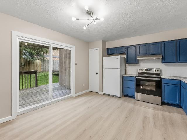 2521 Crosstimbers St, Unit 2, Huntsville, TX 77320 | MLS #38627 | Compass