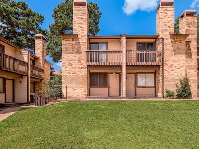 2521 Crosstimbers St Apt B1, Huntsville, TX 77320