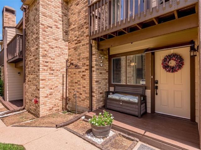 2521 Crosstimbers St Apt F2, Huntsville, TX 77320