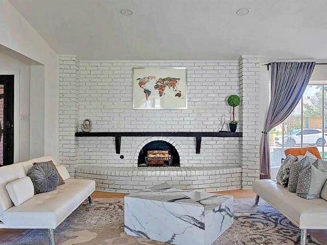2521 Delmar Drive