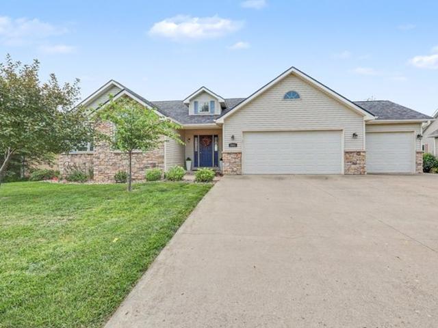 2521 Hemel Dr, Pella, IA 50219