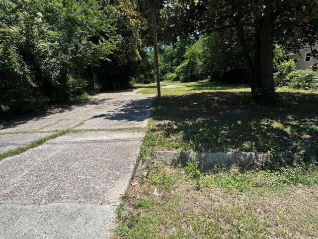2521 Rhodes Drive