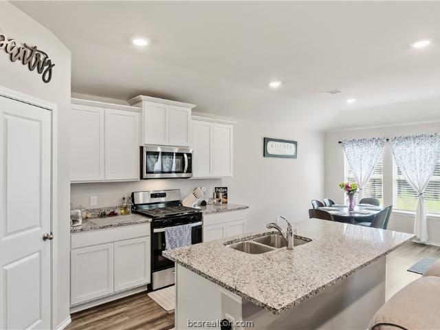 2521 River Way Drive