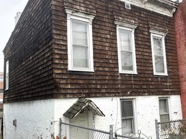 2521 46th St, Long Island City, NY 11103
