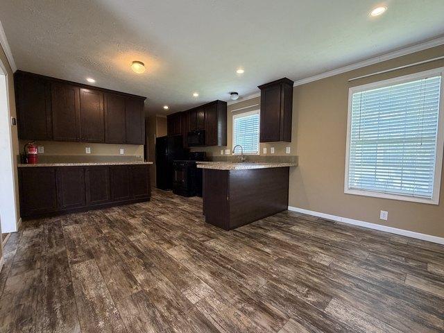 25220 Carmel St, Woodhaven, MI 48183