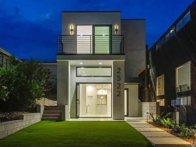 2522 Chalcedony St, San Diego, CA 92109