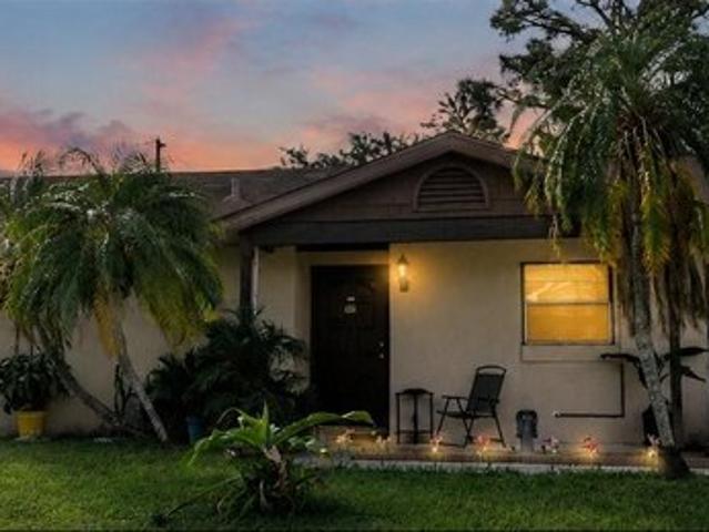 2522 SE Mariposa Ave, Port Saint Lucie, FL 34952