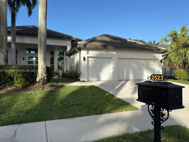 2523 Montclaire Cir, Weston, FL 33327 | MLS #A11859