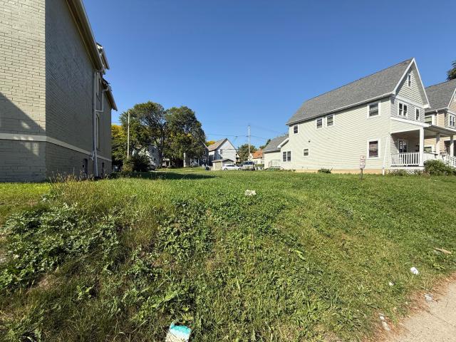2523 N 35th St