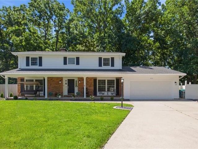 2523 Carriage Ln, Charleston, IL 61920
