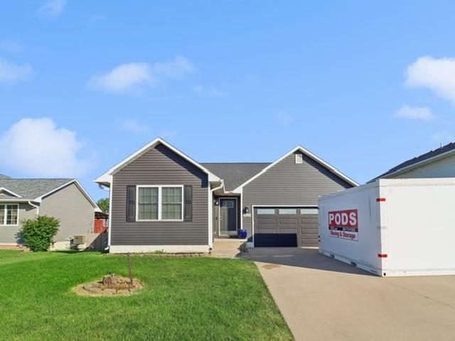 2523 Eagle Pt Ct, Des Moines, IA 50320