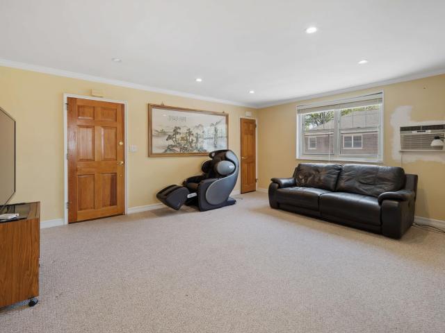 252 1 th Avenue, Queens, NY