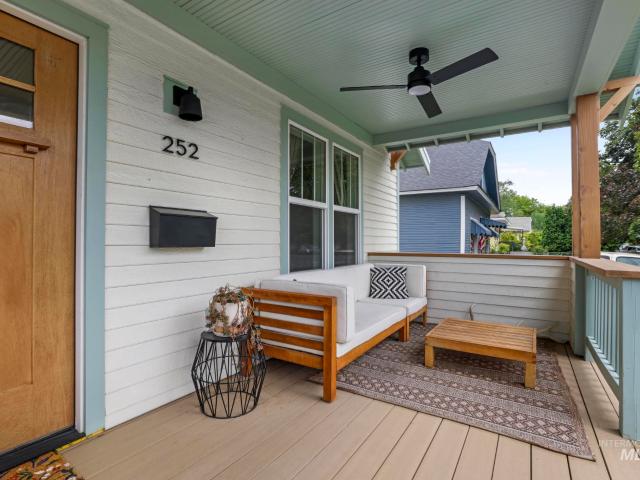 252 7th Ave N