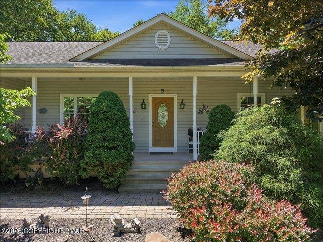 252 Chestnut Rd, Pocono Lake, PA 18347