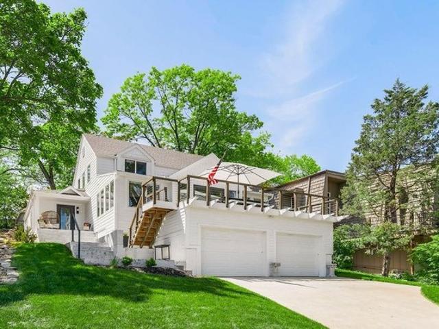 252 Apache Trl W, Lake Quivira, KS 66217