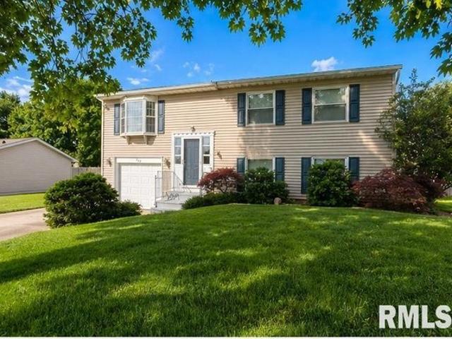 252 Briargate Rd, Washington, IL 61571