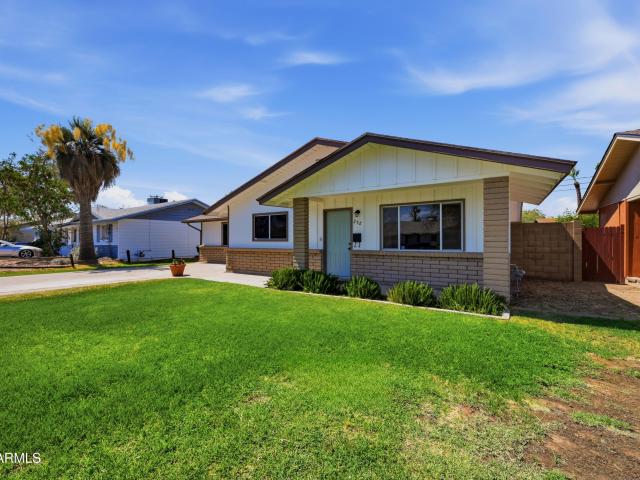 252 E 9TH Drive