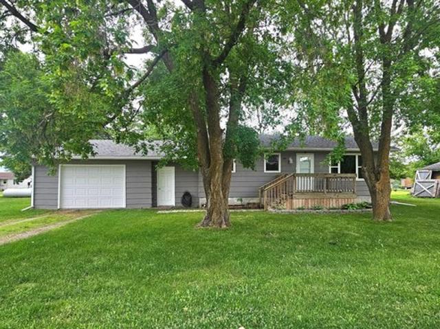 252 E Nelson Ave, Newfolden, MN 56738