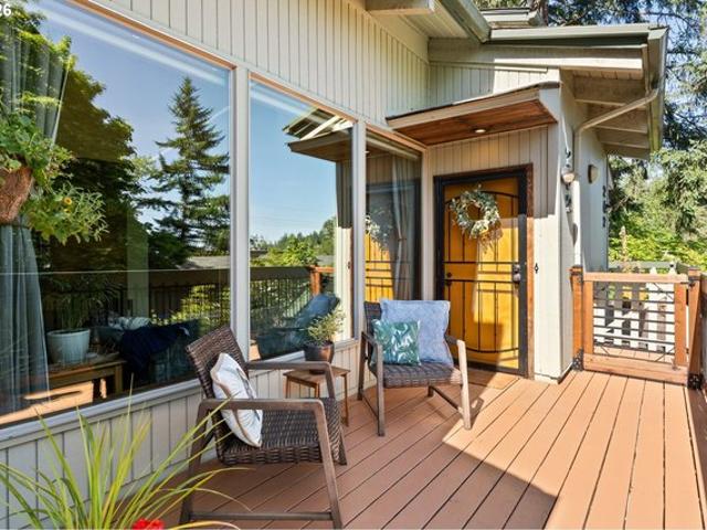 252 Foxtail Dr, Eugene, OR 97405