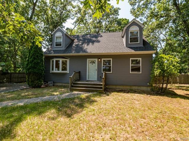 252 Oxhead Rd, Centereach, NY 11720