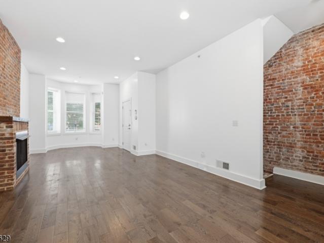252 Mount Pleasant Ave # 1