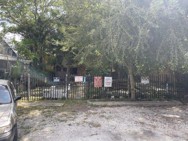 252 NE 57th St, Miami, FL 33137