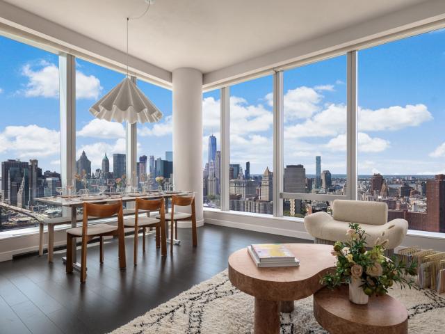 252 South Street, New York, NY