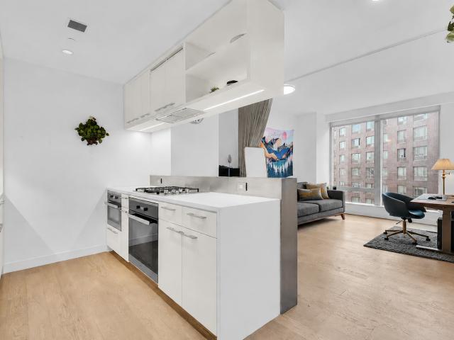 252 South Street, New York, NY