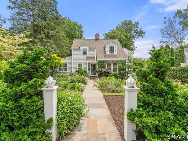252 Shoreham Village Dr, Fairfield, CT 06824