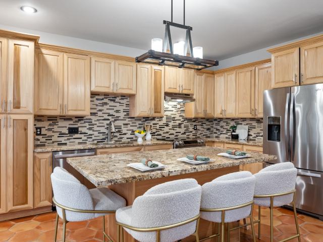 252 Sugar Berry Cir, Houston, TX 77024 | MLS #23537
