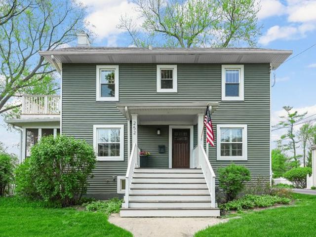 252 Sunset Ave, Glen Ellyn, IL 60137
