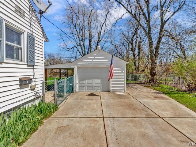 252 Royal Parkway E