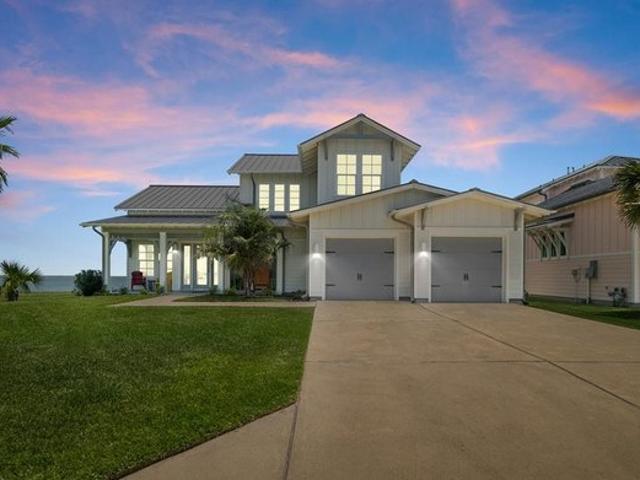 252 Reserve Ln, Rockport, TX 78382