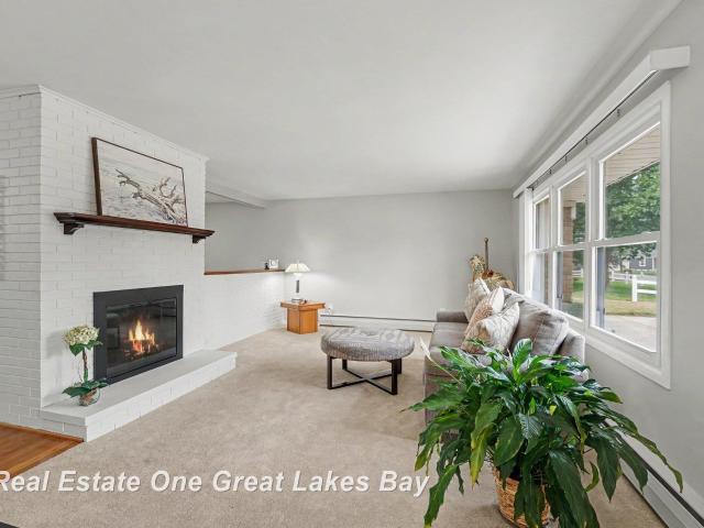 2535 E Greendale Drive