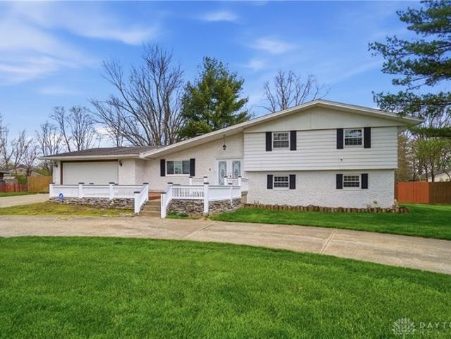 2535 Valdina Dr, Beavercreek, OH 45434