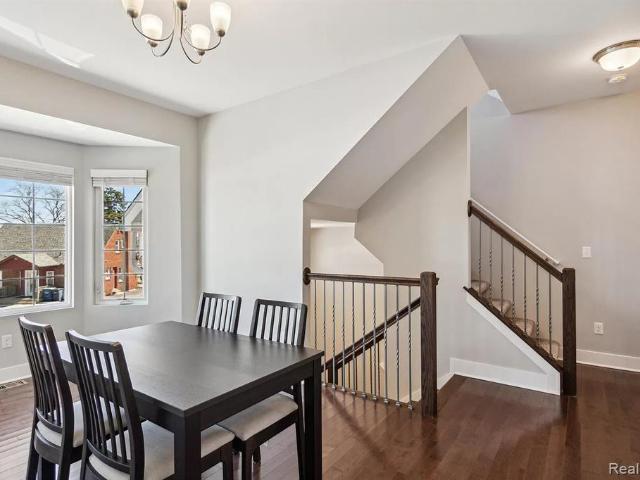 2535 W TOWNE Street