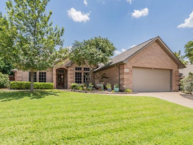 2536 Oak Brook Dr, Bedford, TX 76021